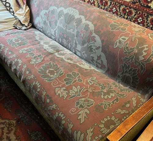 Старинный диван (СССР)