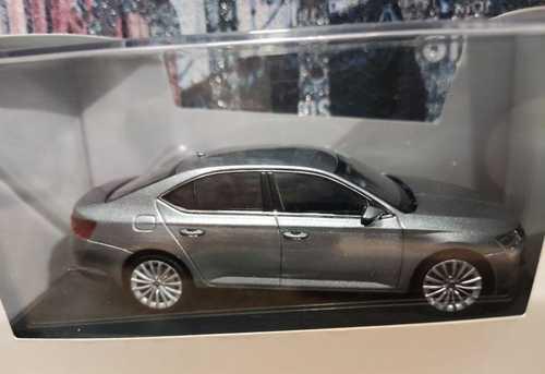Модель автомобиля skoda superb 1/43