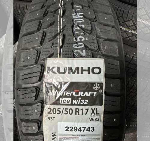 Kumho WinterCraft Ice Wi32 205/50 R17 93T