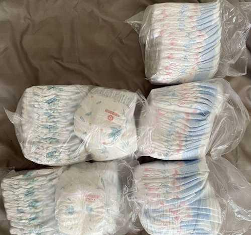 Памперсы Joonies NB ; Huggies elite soft 0+