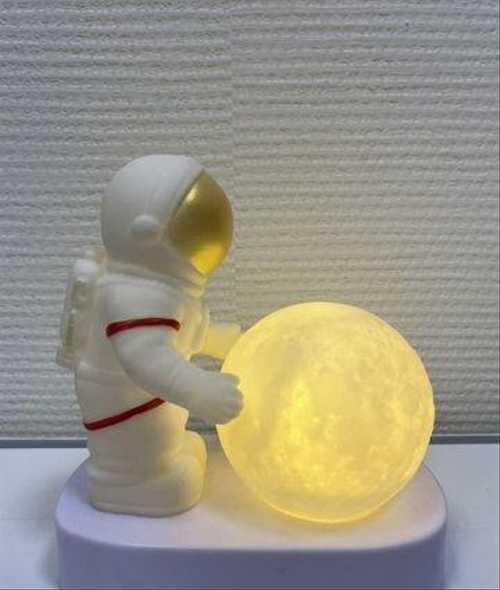 Ночник светильник космонавт на луне