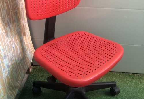 Офисное компьютерное кресло стул IKEA красный