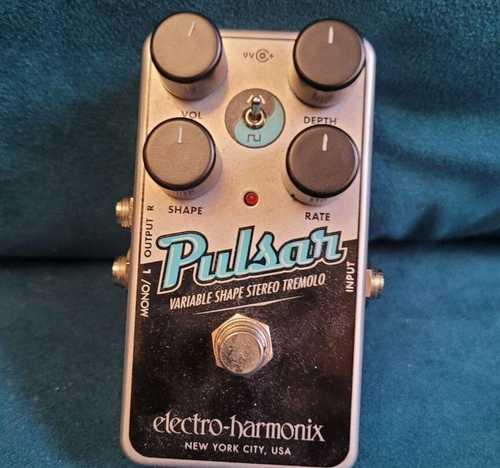 Electro-Harmonix (EHX) Nano Pulsar Stereo tremolo