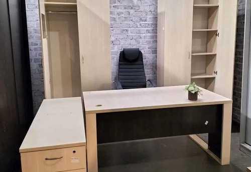 Комплект офисной мебели с письменным столом