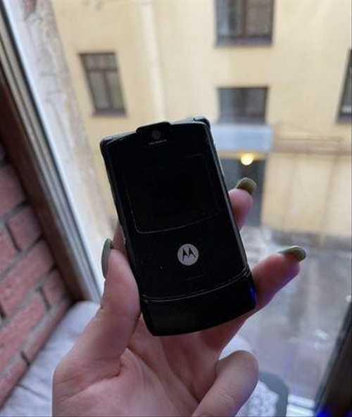 Телефон Motorola razr v3
