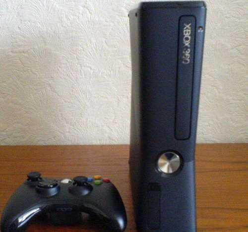 Xbox 360 E 4gb