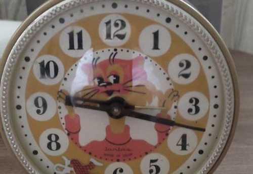 Часы будильник механические СССР