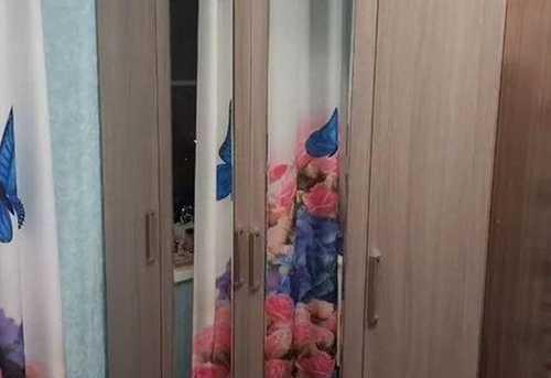 Шкаф-гардероб с зеркалами