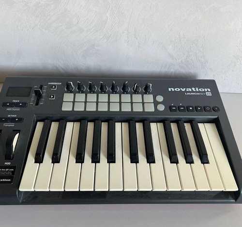 Novation launchkey 25