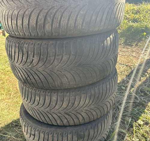 Goodyear UltraGrip Ice  215/55 R16