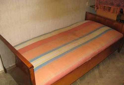 Кровать советских времен на дачу