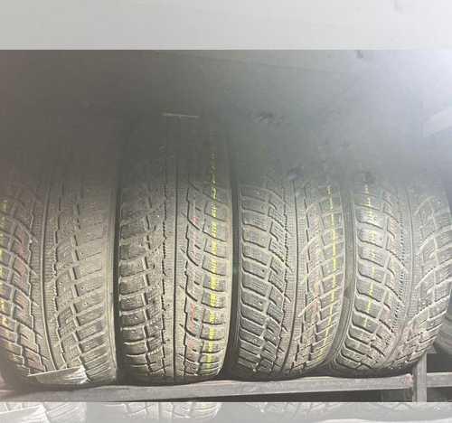 Kumho I'Zen RV Stud KC16 225/60 R17 L