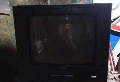 Телевизор с поворотным кронштейном