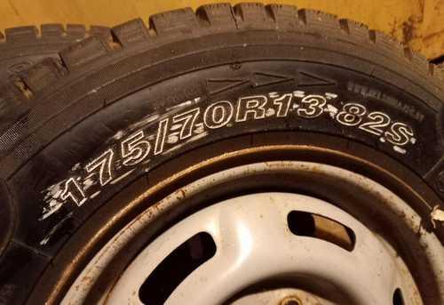 Продаю шипованный комплект колес 175/70 R 13