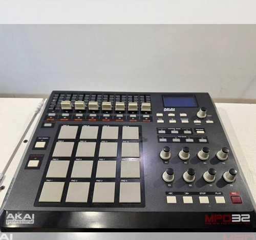 Midi контроллер Akai Mpd32