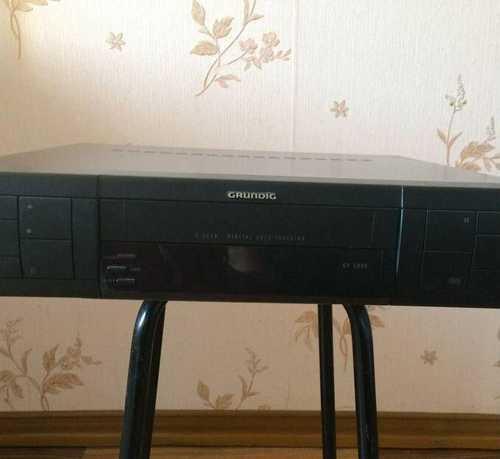 Кассетный магнитофон Grundig