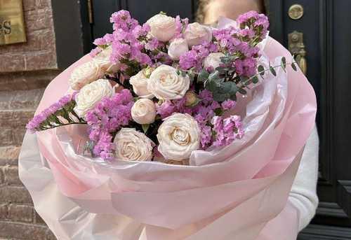 Розы Леди Бомбастик с розовой статицей курьером