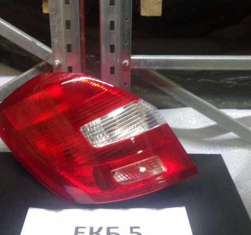 Фонарь левый Skoda Fabia 2 5J