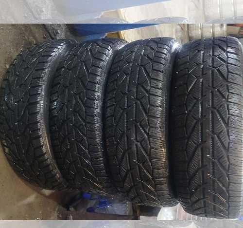 Kormoran Snow 215/60 R16 99H