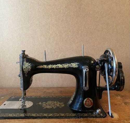 Антикварная швейная машина на станине Подольск
