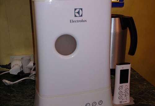 Увлажнитель Electrolux EHU 2510D