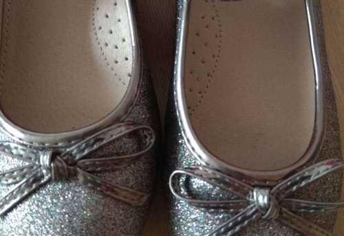 Туфли для девочки новые праздничные