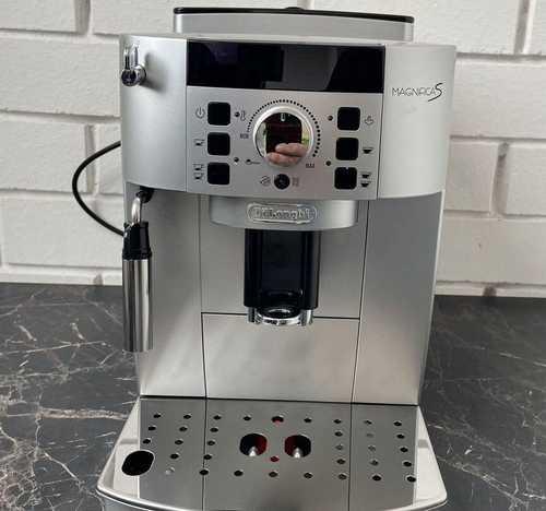 Кофемашина Delonghi ecam 22.117 SB