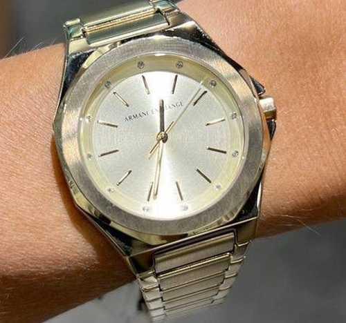 Наручные часы Armani Exchange женск