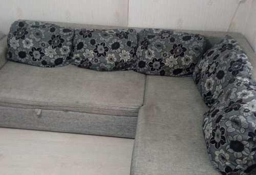 Угловой диван, кресло кровать, пуфик