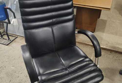 Кресло черная кожа, до 150 кг, бу