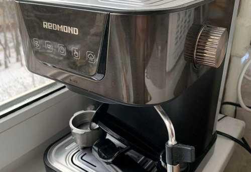 Кофеварка рожковая Redmond RCM-CBM1514