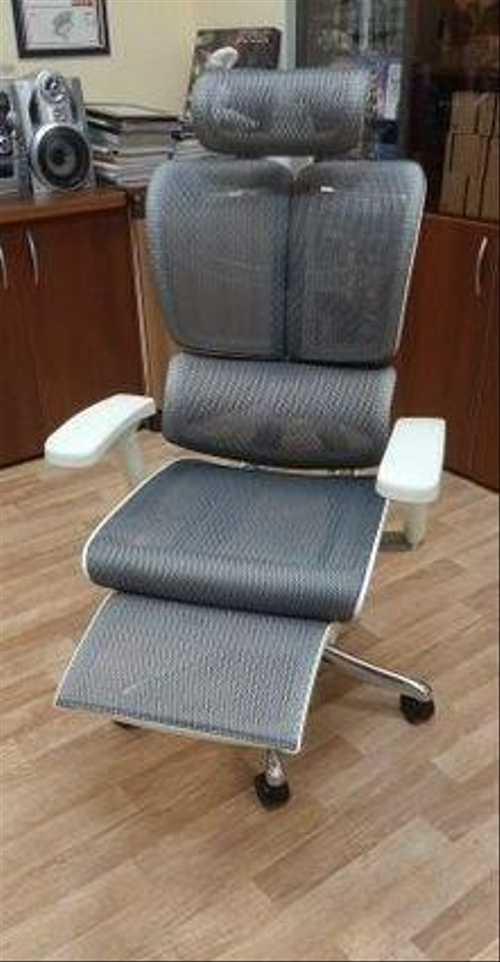 Эргономичное кресло Expert Fly с подножкой