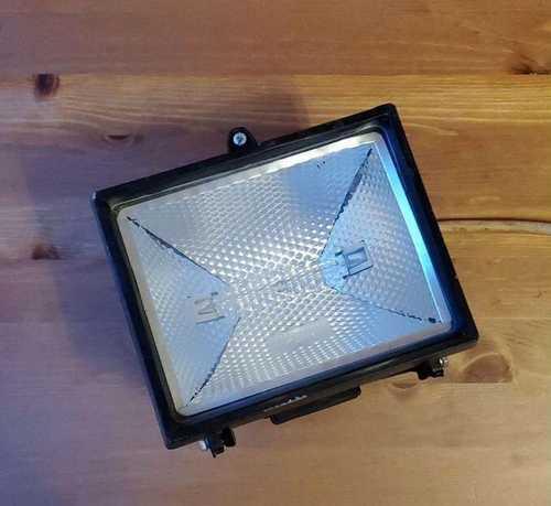 Прожектор галогенновой IEK с лампочкой