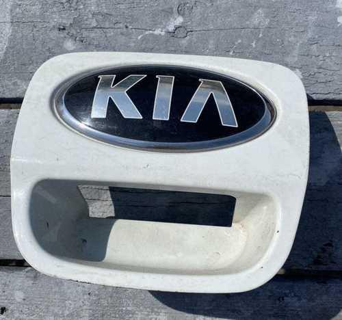 Накладка крышки багажника хэтчбек Kia Rio 3