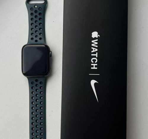 Apple watch se 44mm nike