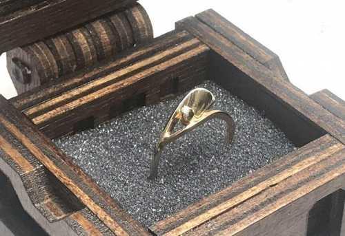 Кольцо с бриллиантом золото 585 пробы массой 1,35
