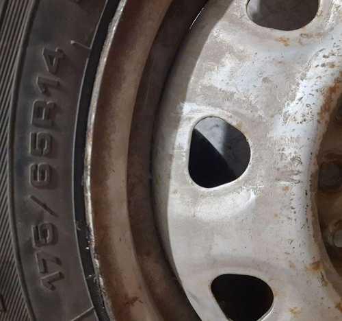 Goodyear UltraGrip 500 175/65 R14 82M