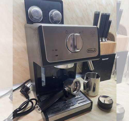 Кофемашина DeLonghi ECP33.21.BK + Питчер + Темпер