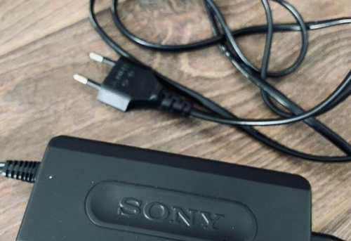 Зарядное устройство Sony AC-L10A