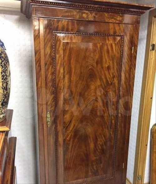 Антикварный платяной шкаф из красного дерева