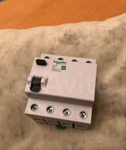 Узо Schneider Electric Easy9 4P 40А