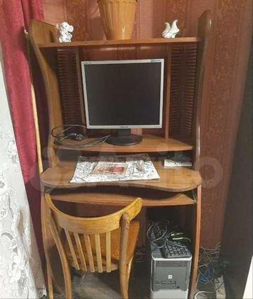 Компьютерный стол,монитор,системный блок,клавиатур