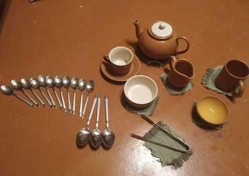 Посуда:кружки, заварочный чайник