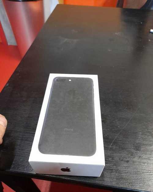 Коробка На iPhone 7 плюс на 128 гб с чёрным чехлом