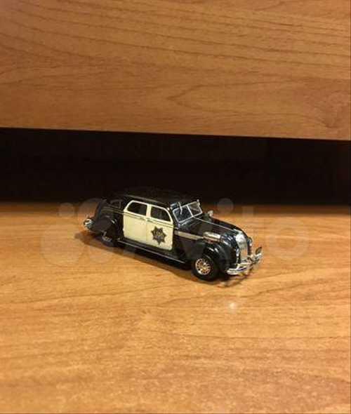 Машинка Chrysler Airflow 1/43
