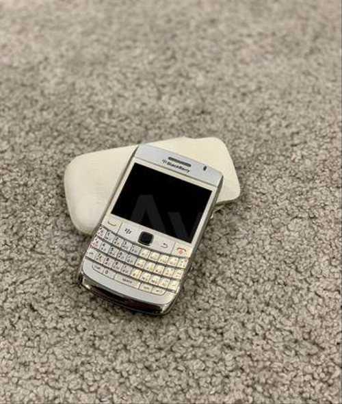 Телефон BlackBerry Bold 9700
