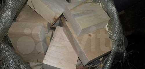 Сухие кедровые дрова без смолы в больших мешках