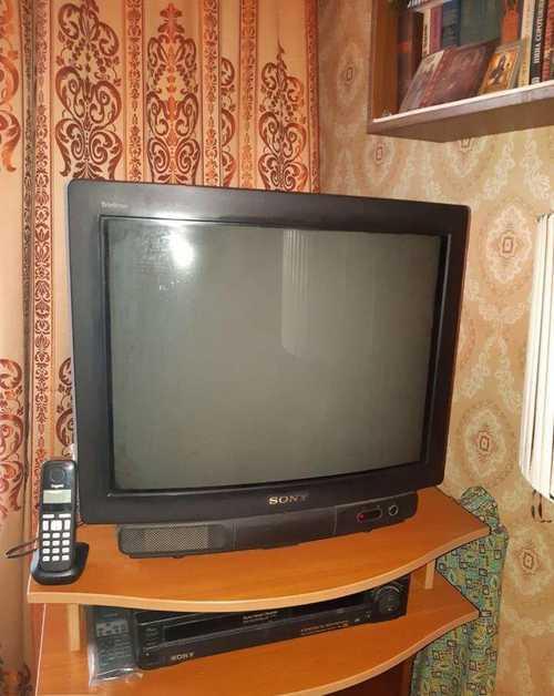 Телевизор и видеомагнитофон