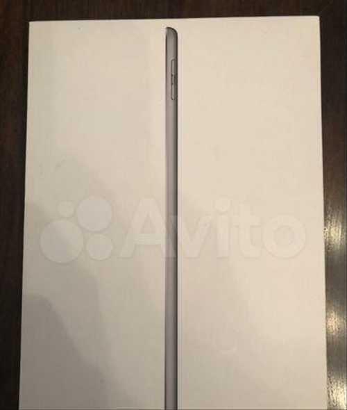 Коробка от iPad и наклейки apple