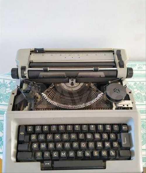 Пишущая машинка "Ивица-М"